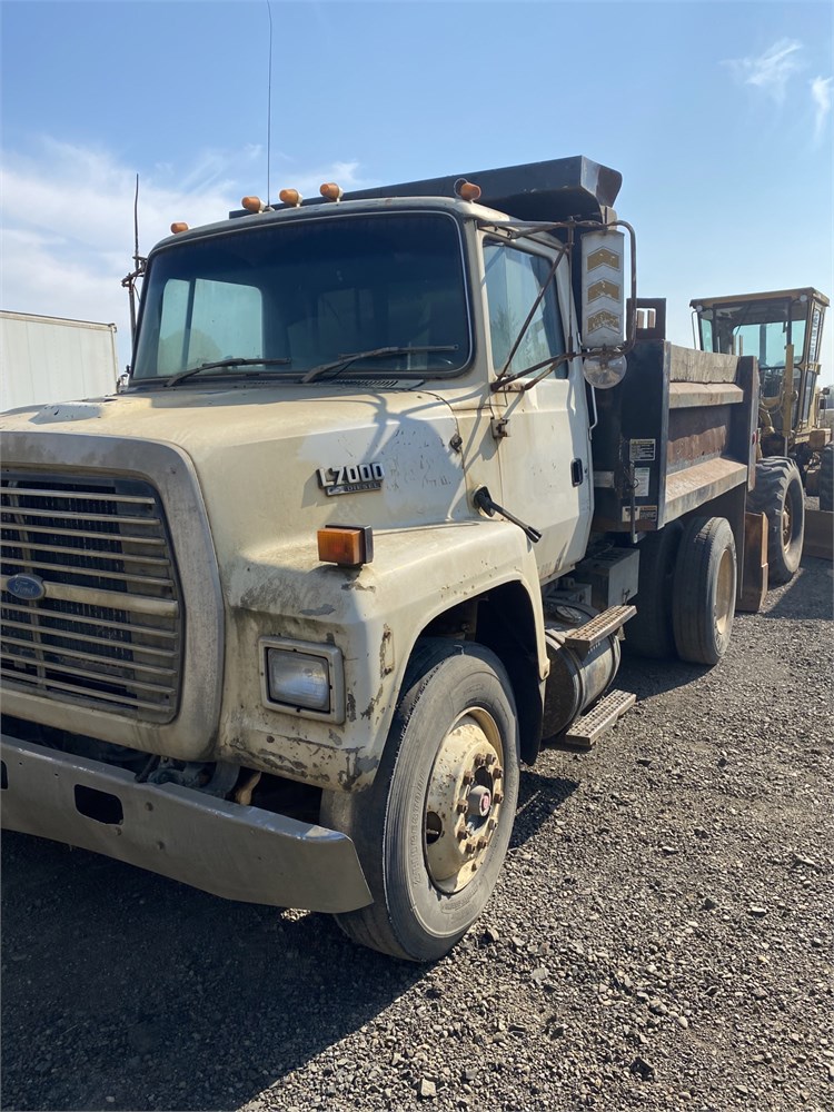 MDU Resources Surplus Auction - 1994 Ford L7000 Dump Truck